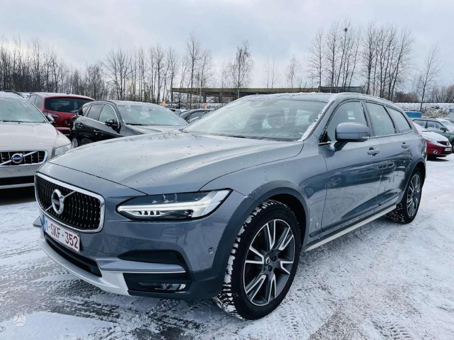 Grey Volvo V90 2017 in Kaunas, with an engine capacity of 2.00 L and mileage of 200 thousand km for 18650 €, photo 1 on AUTOMOTO.COM.LV
