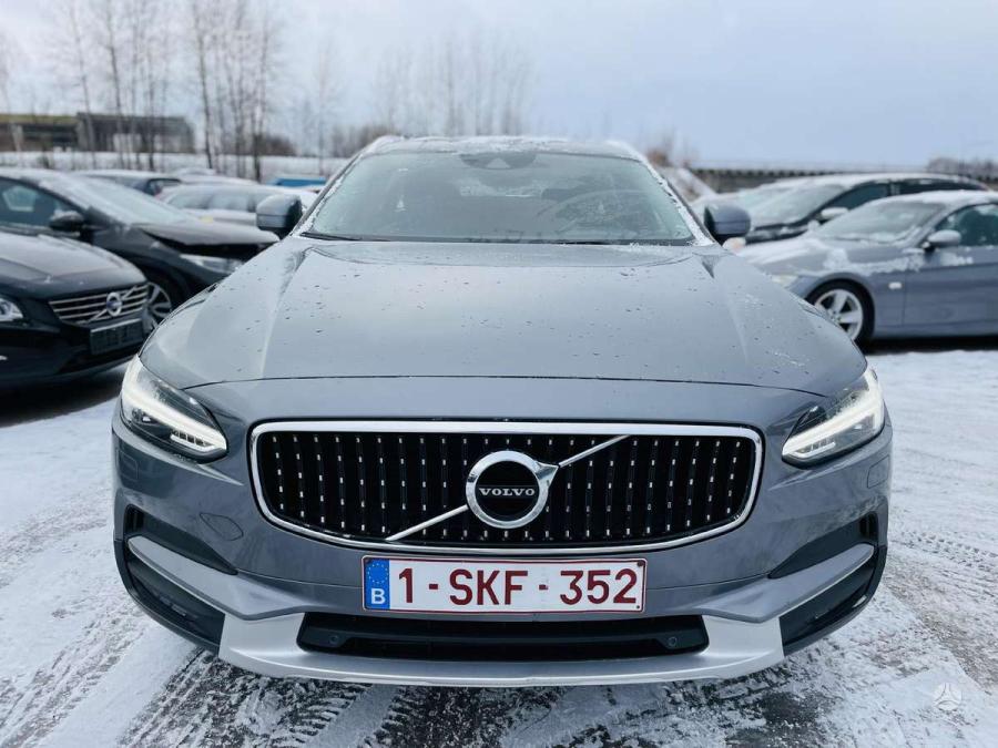 Grey Volvo V90 2017 in Kaunas, with an engine capacity of 2.00 L and mileage of 200 thousand km for 18650 €, photo 2 on AUTOMOTO.COM.LV