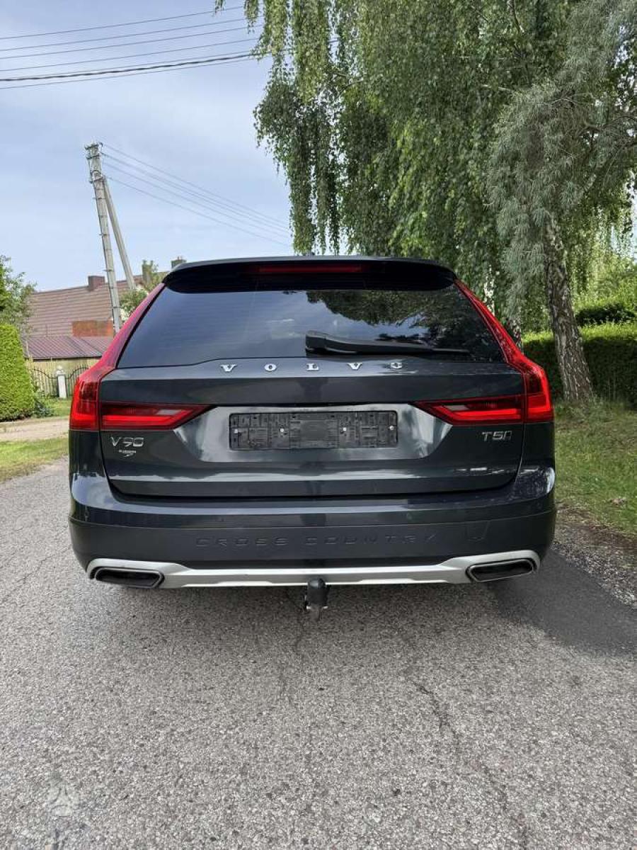 Pelēks Volvo V90 2018 Alīta, ar dzinēja tilpumu 2.00 L un nobraukumu 282 tūkst. km par 16900 €, foto 10 vietnē AUTOMOTO.COM.LV