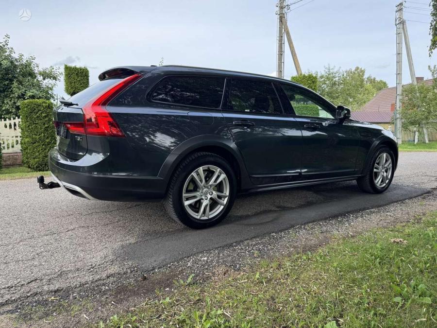 Pelēks Volvo V90 2018 Alīta, ar dzinēja tilpumu 2.00 L un nobraukumu 282 tūkst. km par 16900 €, foto 13 vietnē AUTOMOTO.COM.LV