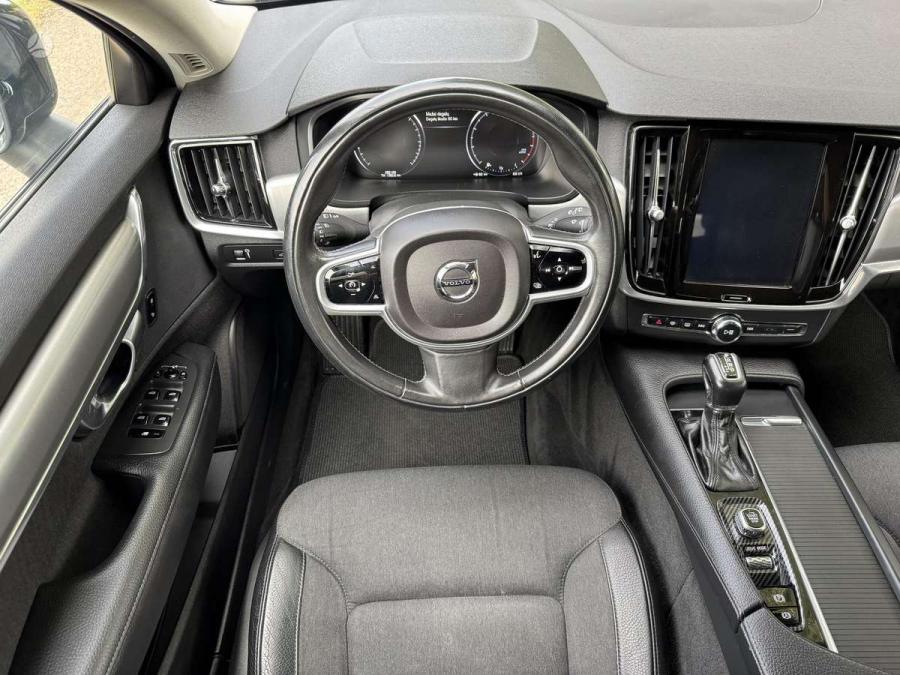 Pelēks Volvo V90 2018 Alīta, ar dzinēja tilpumu 2.00 L un nobraukumu 282 tūkst. km par 16900 €, foto 18 vietnē AUTOMOTO.COM.LV