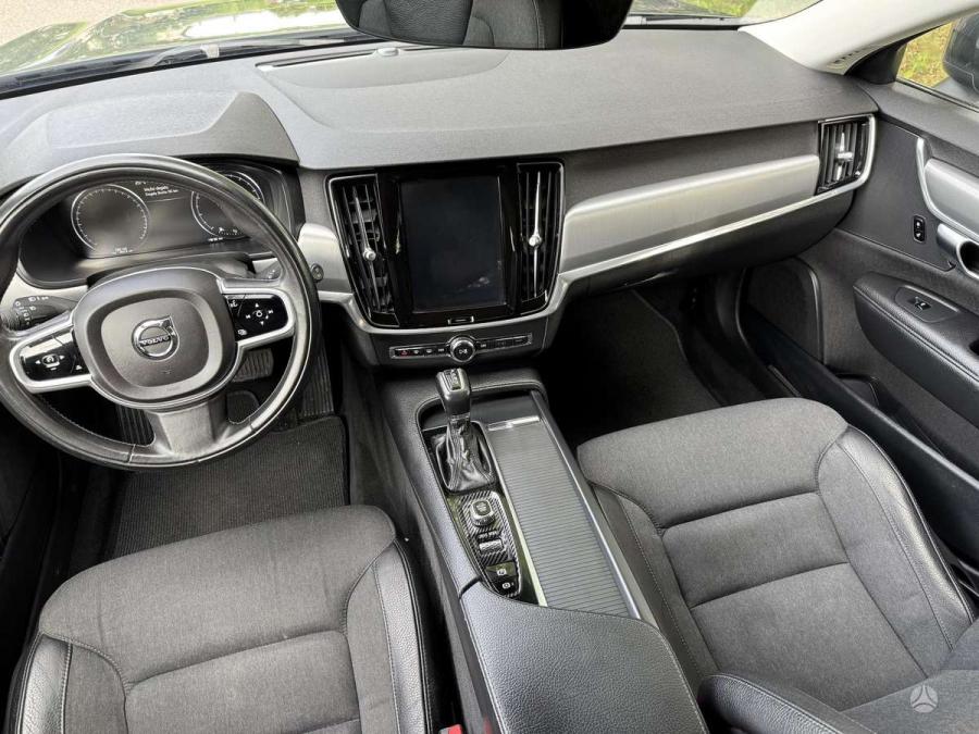 Pelēks Volvo V90 2018 Alīta, ar dzinēja tilpumu 2.00 L un nobraukumu 282 tūkst. km par 16900 €, foto 19 vietnē AUTOMOTO.COM.LV