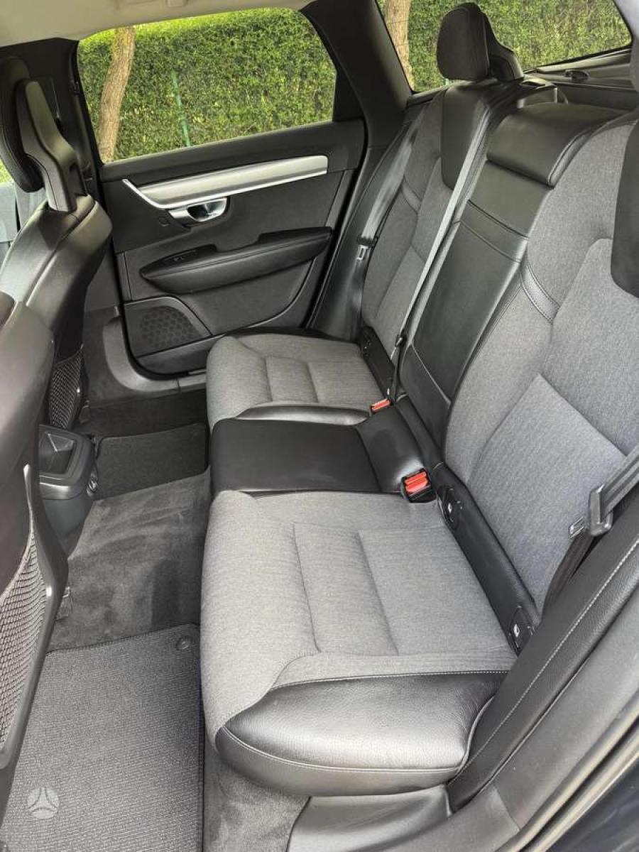 Pelēks Volvo V90 2018 Alīta, ar dzinēja tilpumu 2.00 L un nobraukumu 282 tūkst. km par 16900 €, foto 20 vietnē AUTOMOTO.COM.LV
