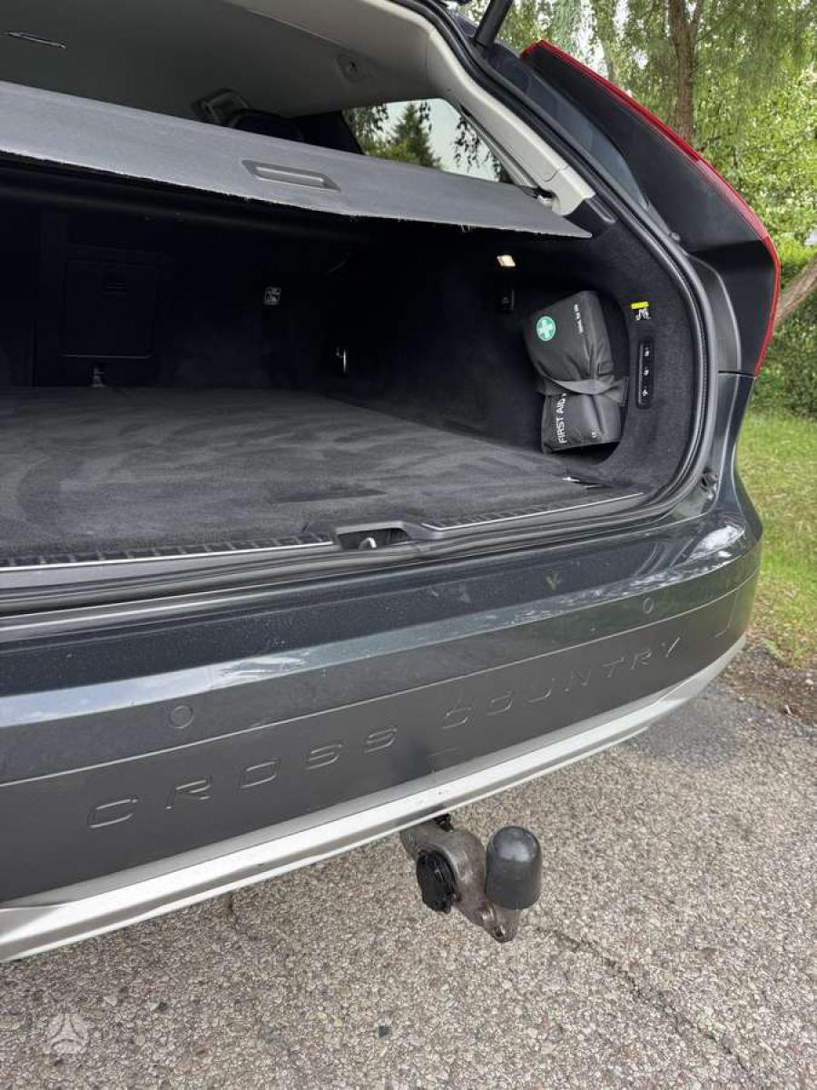 Pelēks Volvo V90 2018 Alīta, ar dzinēja tilpumu 2.00 L un nobraukumu 282 tūkst. km par 16900 €, foto 23 vietnē AUTOMOTO.COM.LV