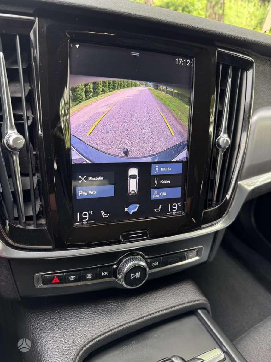 Pelēks Volvo V90 2018 Alīta, ar dzinēja tilpumu 2.00 L un nobraukumu 282 tūkst. km par 16900 €, foto 30 vietnē AUTOMOTO.COM.LV