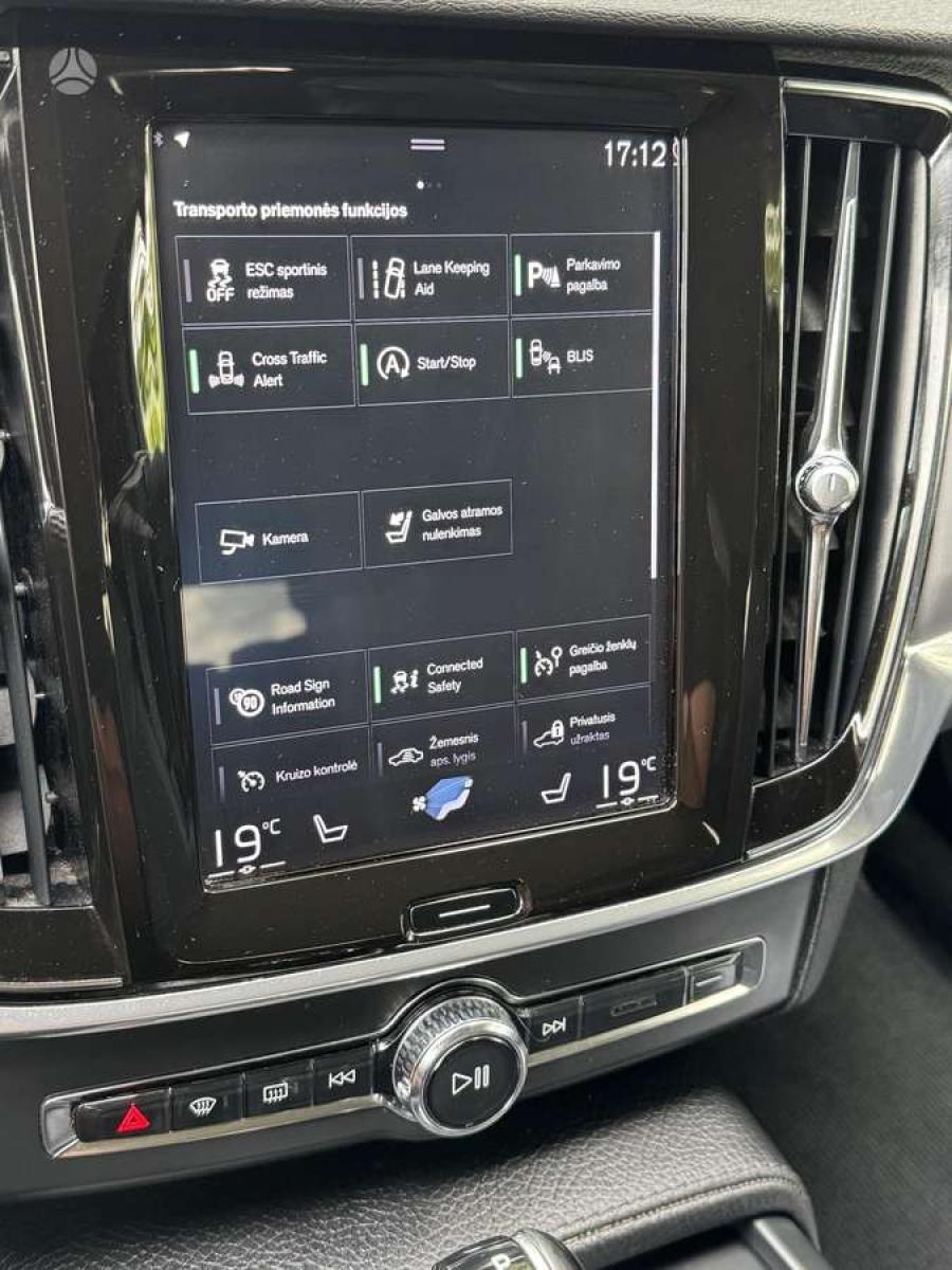 Pelēks Volvo V90 2018 Alīta, ar dzinēja tilpumu 2.00 L un nobraukumu 282 tūkst. km par 16900 €, foto 31 vietnē AUTOMOTO.COM.LV