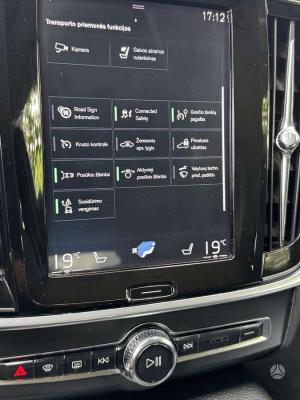 Pelēks Volvo V90 2018 Alīta, ar dzinēja tilpumu 2.00 L un nobraukumu 282 tūkst. km par 16900 €, foto 32 vietnē AUTOMOTO.COM.LV