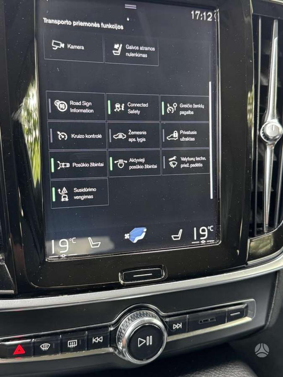 Pelēks Volvo V90 2018 Alīta, ar dzinēja tilpumu 2.00 L un nobraukumu 282 tūkst. km par 16900 €, foto 32 vietnē AUTOMOTO.COM.LV