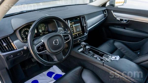 Grey Volvo V90 2020 in Riga, with an engine capacity of 2.00 L and mileage of 252 thousand km for 18590 €, photo 9 on AUTOMOTO.COM.LV