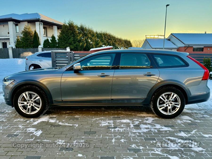 Grey Volvo V90 2018 in Tallinn, with an engine capacity of 2.00 L and mileage of 171 thousand km for 18499 €, photo 8 on AUTOMOTO.COM.LV