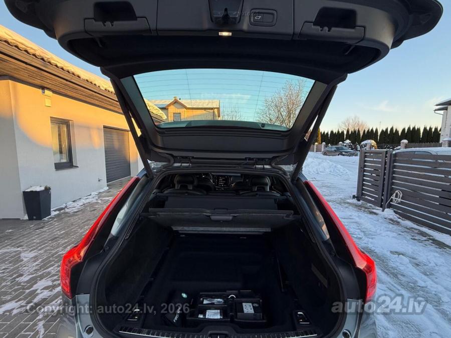 Grey Volvo V90 2018 in Tallinn, with an engine capacity of 2.00 L and mileage of 171 thousand km for 18499 €, photo 16 on AUTOMOTO.COM.LV