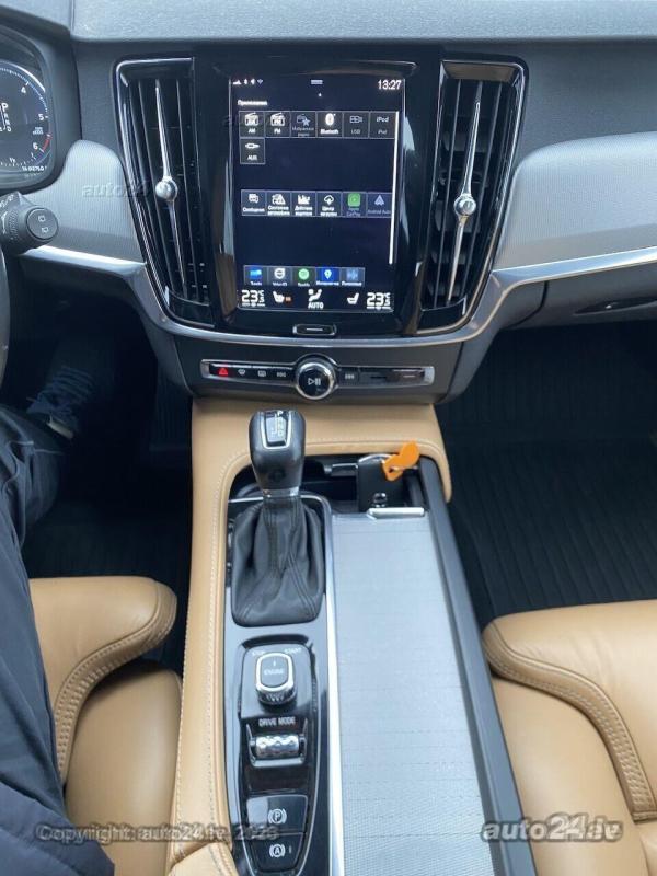 Pelēks Volvo V90 2016 Tallina, ar dzinēja tilpumu 2.00 L un nobraukumu 394 tūkst. km par 12990 €, foto 6 vietnē AUTOMOTO.COM.LV