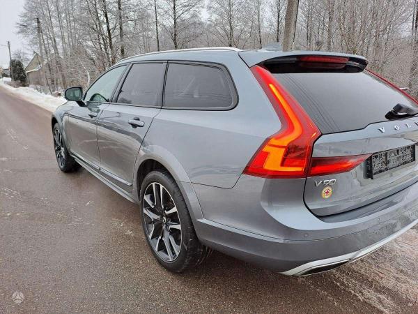 Grey Volvo V90 2016 in Prienai, with an engine capacity of 2.00 L and mileage of 231 thousand km for 17300 €, photo 4 on AUTOMOTO.COM.LV