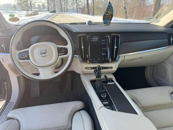 Grey Volvo V90 2016 in Prienai, with an engine capacity of 2.00 L and mileage of 231 thousand km for 17300 €, photo 8 on AUTOMOTO.COM.LV