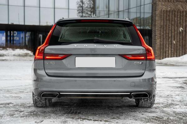 Grey Volvo V90 2016 in Vilnius, with an engine capacity of 2.00 L and mileage of 243 thousand km for 14900 €, photo 9 on AUTOMOTO.COM.LV