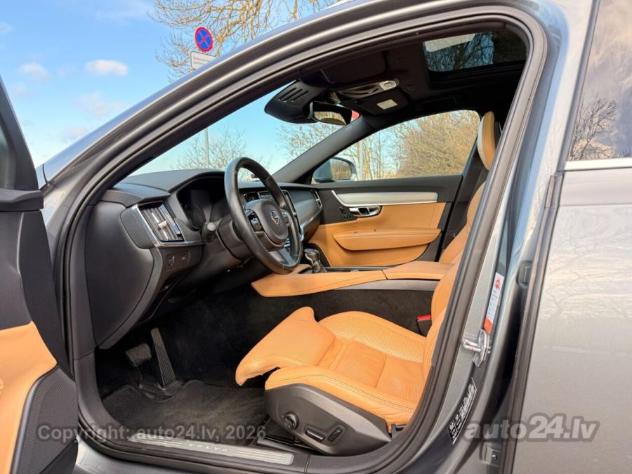 Pelēks Volvo V90 2016 Tallina, ar dzinēja tilpumu 2.00 L un nobraukumu 326 tūkst. km par 15000 €, foto 10 vietnē AUTOMOTO.COM.LV