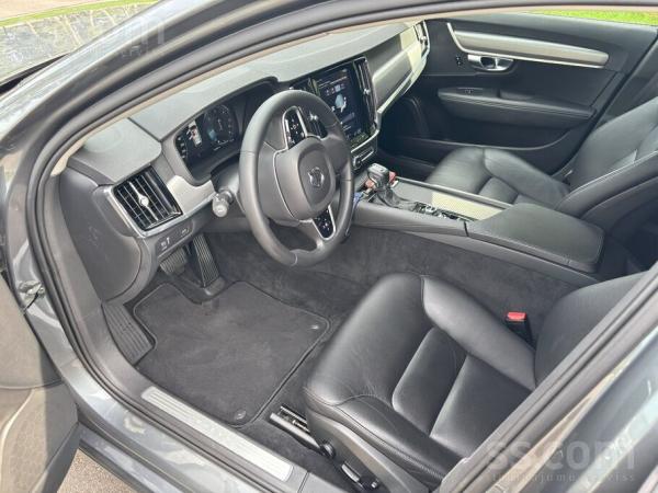 Grey Volvo V90 2016 in Daugavpils, with an engine capacity of 2.00 L and mileage of 321 thousand km for 15480 €, photo 6 on AUTOMOTO.COM.LV