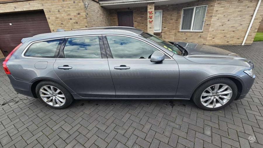 Grey Volvo V90 2016 in Panevezys, with an engine capacity of 2.00 L and mileage of 335 thousand km for 11500 €, photo 7 on AUTOMOTO.COM.LV