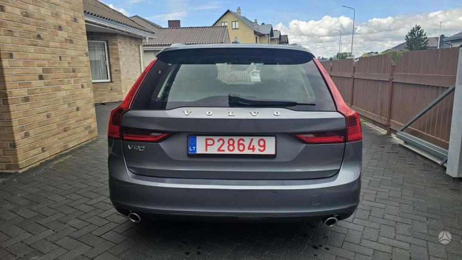 Grey Volvo V90 2016 in Panevezys, with an engine capacity of 2.00 L and mileage of 335 thousand km for 11500 €, photo 8 on AUTOMOTO.COM.LV