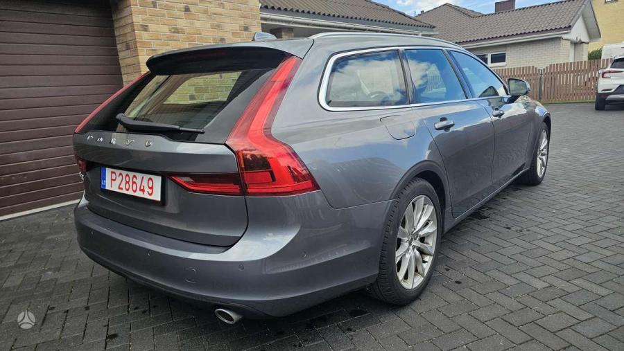 Grey Volvo V90 2016 in Panevezys, with an engine capacity of 2.00 L and mileage of 335 thousand km for 11500 €, photo 10 on AUTOMOTO.COM.LV
