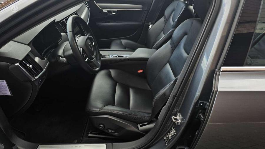 Grey Volvo V90 2016 in Panevezys, with an engine capacity of 2.00 L and mileage of 335 thousand km for 11500 €, photo 11 on AUTOMOTO.COM.LV