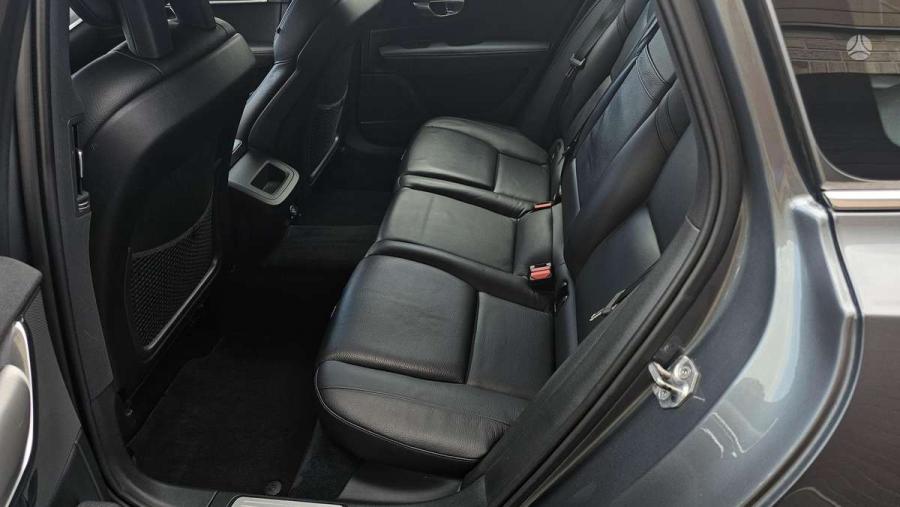 Grey Volvo V90 2016 in Panevezys, with an engine capacity of 2.00 L and mileage of 335 thousand km for 11500 €, photo 14 on AUTOMOTO.COM.LV