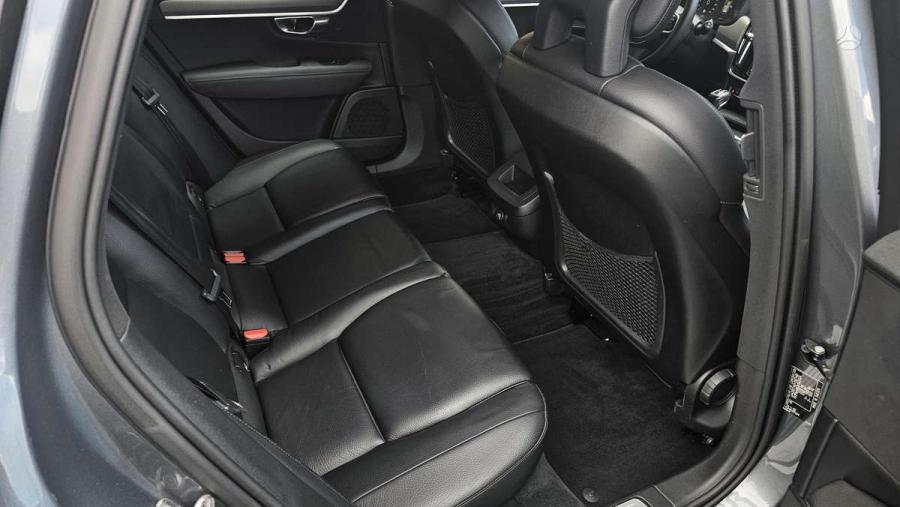 Grey Volvo V90 2016 in Panevezys, with an engine capacity of 2.00 L and mileage of 335 thousand km for 11500 €, photo 16 on AUTOMOTO.COM.LV