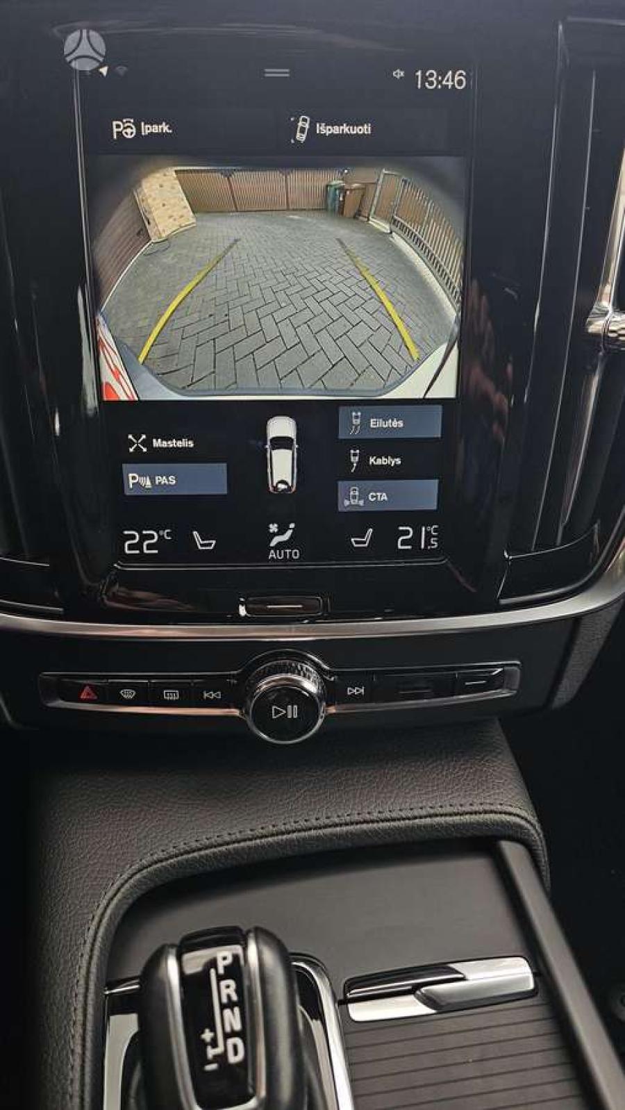 Grey Volvo V90 2016 in Panevezys, with an engine capacity of 2.00 L and mileage of 335 thousand km for 11500 €, photo 19 on AUTOMOTO.COM.LV
