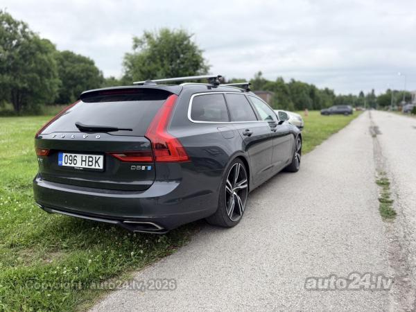 Pelēks Volvo V90 2016 Tallina, ar dzinēja tilpumu 2.00 L un nobraukumu 256 tūkst. km par 17900 €, foto 4 vietnē AUTOMOTO.COM.LV