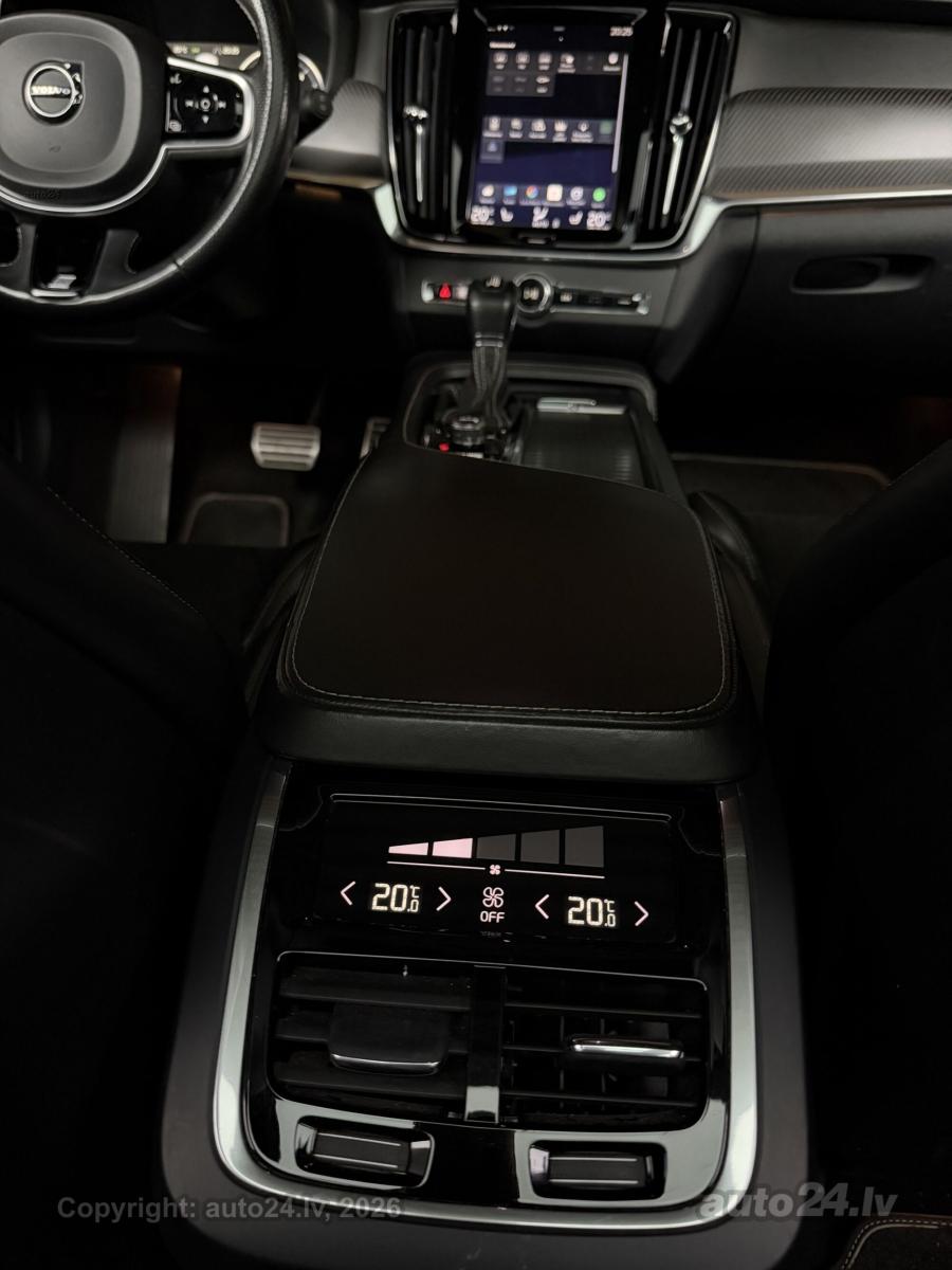 Pelēks Volvo V90 2016 Tallina, ar dzinēja tilpumu 2.00 L un nobraukumu 256 tūkst. km par 17900 €, foto 12 vietnē AUTOMOTO.COM.LV