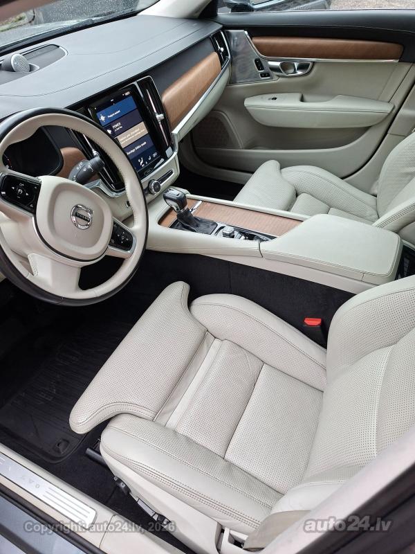 Grey Volvo V90 2016 in Parnu, with an engine capacity of 2.00 L and mileage of 189 thousand km for 17500 €, photo 6 on AUTOMOTO.COM.LV