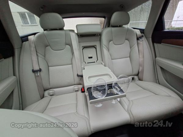 Grey Volvo V90 2016 in Parnu, with an engine capacity of 2.00 L and mileage of 189 thousand km for 17500 €, photo 9 on AUTOMOTO.COM.LV