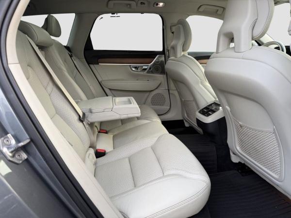 Pelēks Volvo V90 2016 Pērnava, ar dzinēja tilpumu 2.00 L un nobraukumu 181 tūkst. km par 20950 €, foto 8 vietnē AUTOMOTO.COM.LV