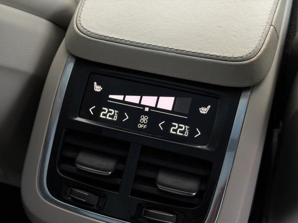 Pelēks Volvo V90 2016 Pērnava, ar dzinēja tilpumu 2.00 L un nobraukumu 181 tūkst. km par 20950 €, foto 11 vietnē AUTOMOTO.COM.LV