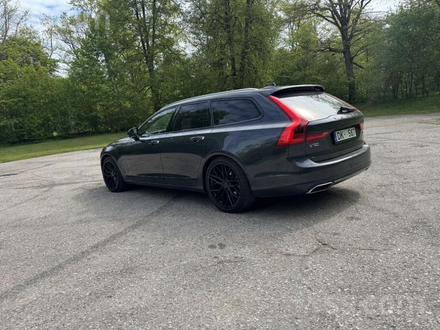 Grey Volvo V90 2017 in Liepaja, with an engine capacity of 2.00 L and mileage of 253 thousand km for 16550 €, photo 2 on AUTOMOTO.COM.LV