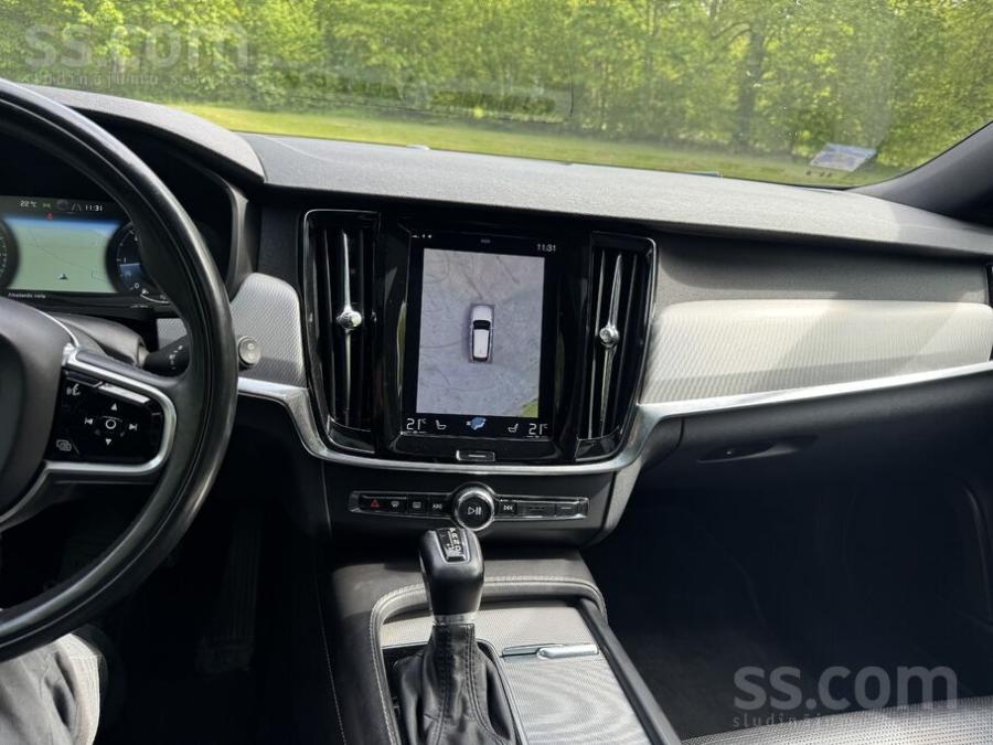 Grey Volvo V90 2017 in Liepaja, with an engine capacity of 2.00 L and mileage of 253 thousand km for 16550 €, photo 9 on AUTOMOTO.COM.LV