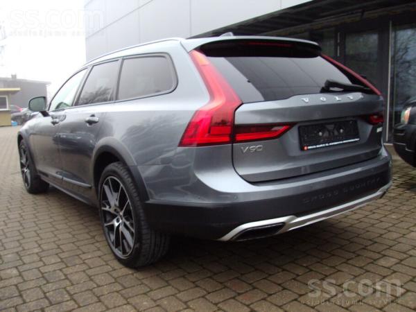 Grey Volvo V90 2017 in Riga, with an engine capacity of 2.00 L and mileage of 225 thousand km for 24200 €, photo 4 on AUTOMOTO.COM.LV