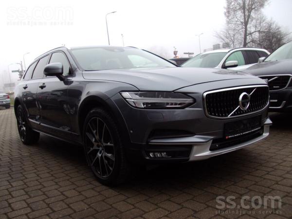 Grey Volvo V90 2017 in Riga, with an engine capacity of 2.00 L and mileage of 225 thousand km for 22500 €, photo 2 on AUTOMOTO.COM.LV