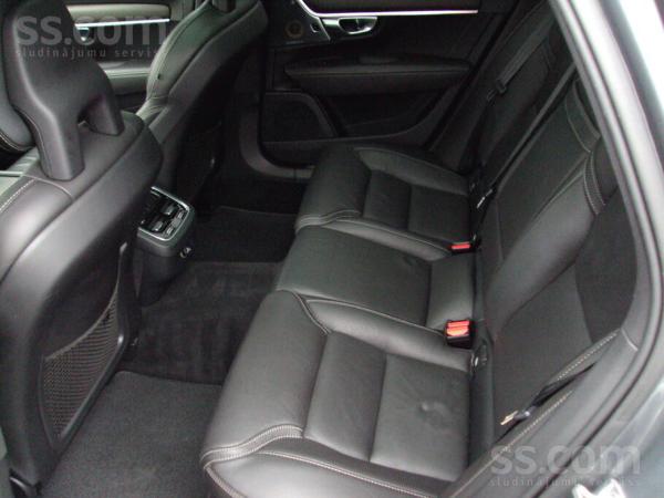 Grey Volvo V90 2017 in Riga, with an engine capacity of 2.00 L and mileage of 225 thousand km for 22500 €, photo 5 on AUTOMOTO.COM.LV