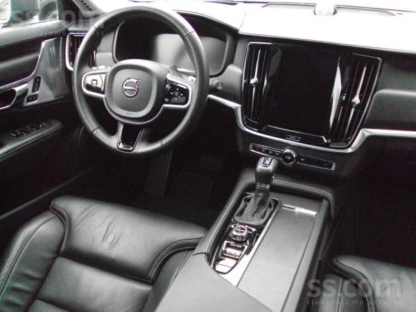 Grey Volvo V90 2017 in Riga, with an engine capacity of 2.00 L and mileage of 225 thousand km for 22500 €, photo 6 on AUTOMOTO.COM.LV