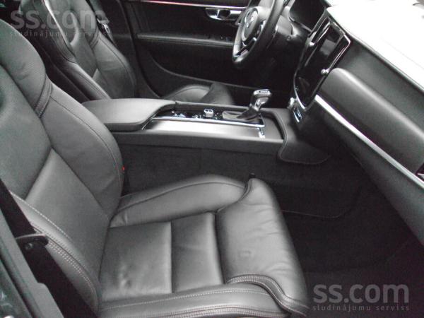Grey Volvo V90 2017 in Riga, with an engine capacity of 2.00 L and mileage of 225 thousand km for 22500 €, photo 7 on AUTOMOTO.COM.LV