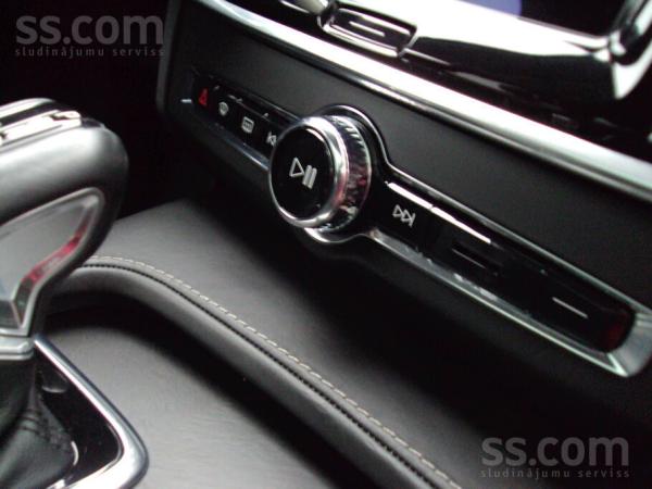 Grey Volvo V90 2017 in Riga, with an engine capacity of 2.00 L and mileage of 225 thousand km for 22500 €, photo 9 on AUTOMOTO.COM.LV