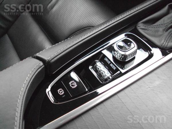 Grey Volvo V90 2017 in Riga, with an engine capacity of 2.00 L and mileage of 225 thousand km for 22500 €, photo 10 on AUTOMOTO.COM.LV