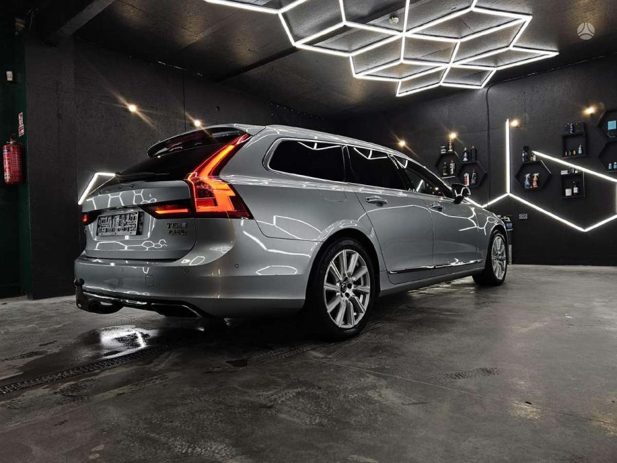 Grey Volvo V90 2017 in Mazeikiai, with an engine capacity of 2.00 L and mileage of 254 thousand km for 14950 €, photo 6 on AUTOMOTO.COM.LV