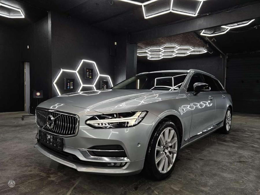Grey Volvo V90 2017 in Mazeikiai, with an engine capacity of 2.00 L and mileage of 254 thousand km for 14950 €, photo 8 on AUTOMOTO.COM.LV
