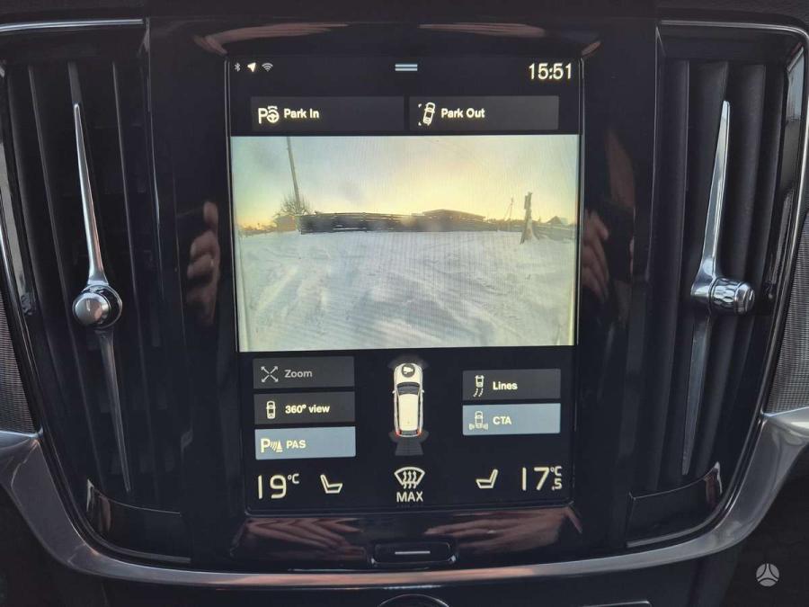 Grey Volvo V90 2017 in Mazeikiai, with an engine capacity of 2.00 L and mileage of 254 thousand km for 14950 €, photo 26 on AUTOMOTO.COM.LV