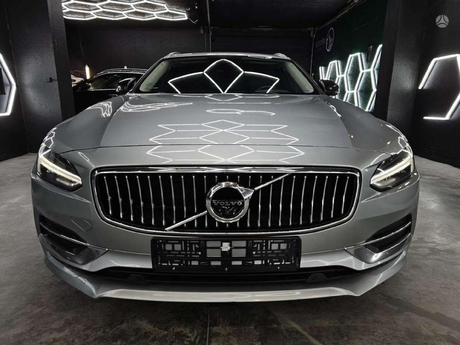Grey Volvo V90 2017 in Mazeikiai, with an engine capacity of 2.00 L and mileage of 254 thousand km for 14950 €, photo 34 on AUTOMOTO.COM.LV