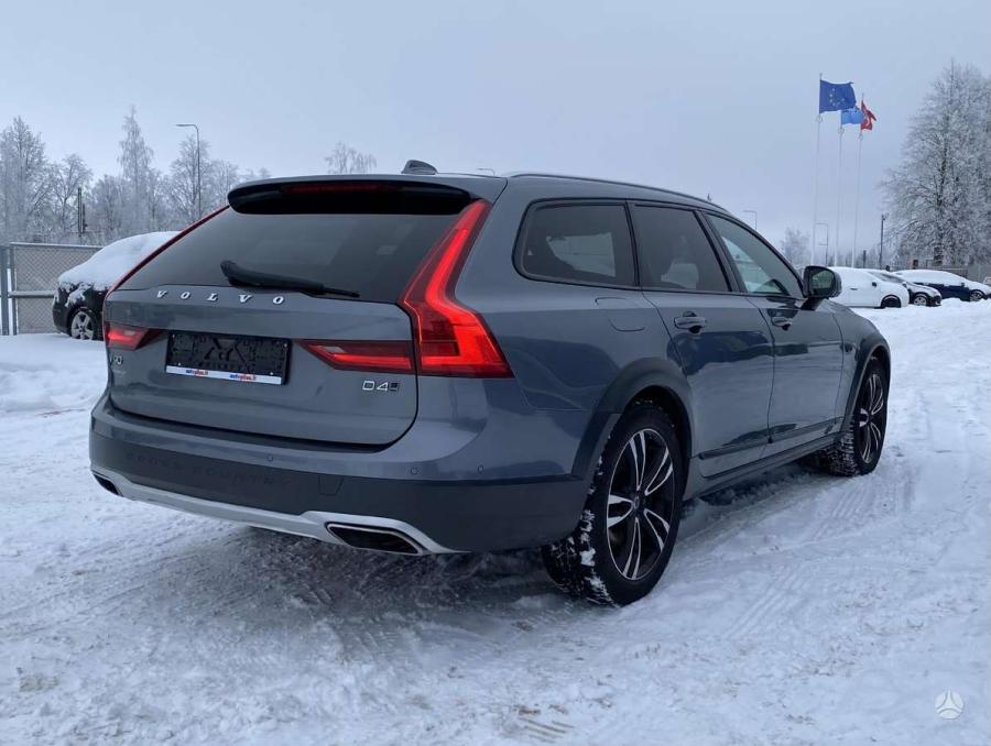 Grey Volvo V90 2017 in Ukmerge, with an engine capacity of 2.00 L and mileage of 177 thousand km for 17900 €, photo 4 on AUTOMOTO.COM.LV