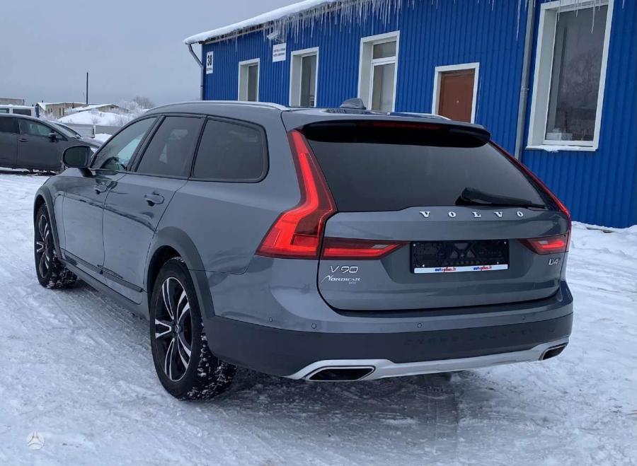 Grey Volvo V90 2017 in Ukmerge, with an engine capacity of 2.00 L and mileage of 177 thousand km for 17900 €, photo 5 on AUTOMOTO.COM.LV