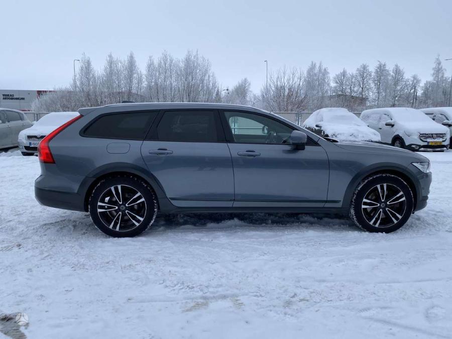 Grey Volvo V90 2017 in Ukmerge, with an engine capacity of 2.00 L and mileage of 177 thousand km for 17900 €, photo 6 on AUTOMOTO.COM.LV